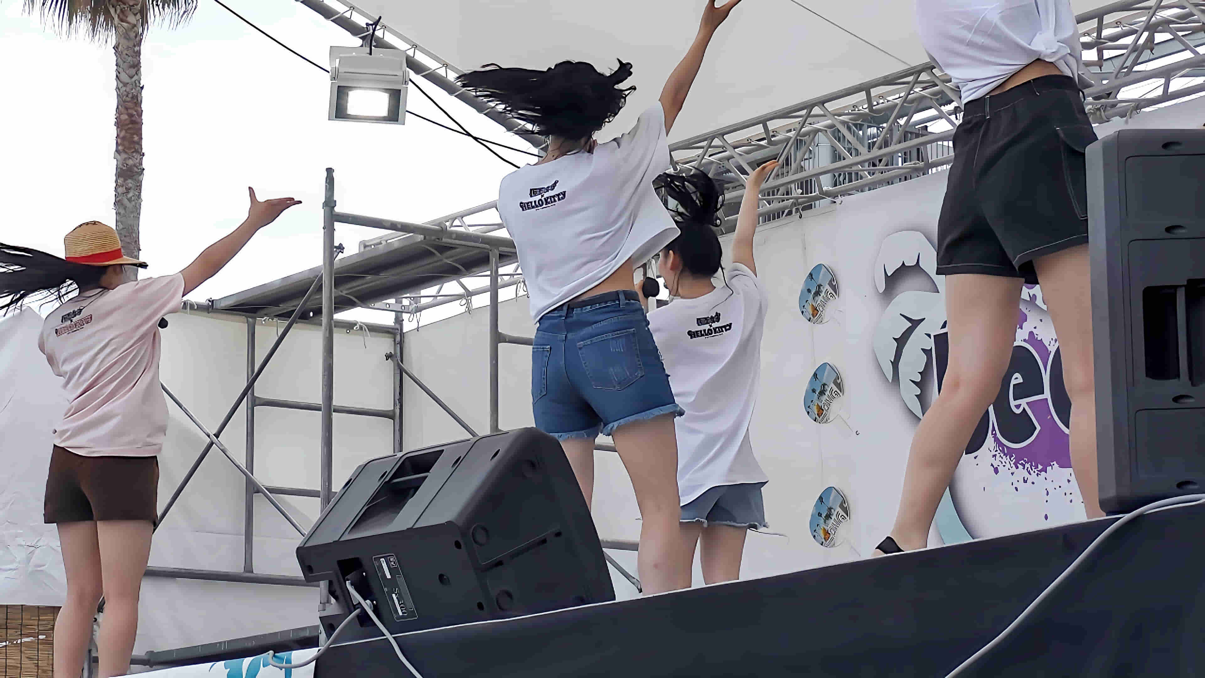 ビーチの歌姫たち＃006：【4K動画】キレキレダンスでくるっとターン！！ | アダルト動画販売マーケットのAdama(アダマ)