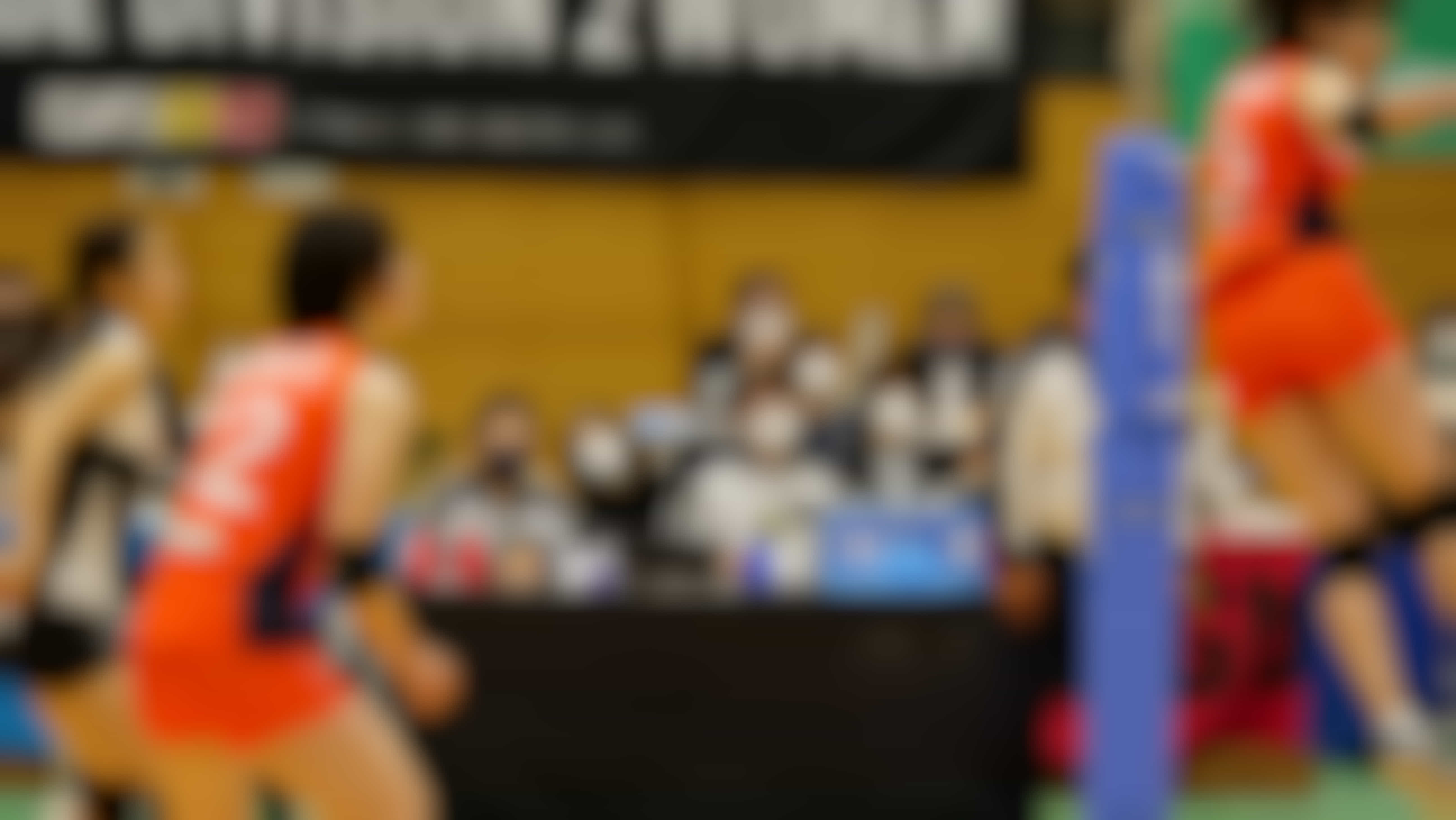 コートの女神たち＃082：【5K画像】 高まる士気、交錯する視線 | アダルト動画販売マーケットのAdama(アダマ)