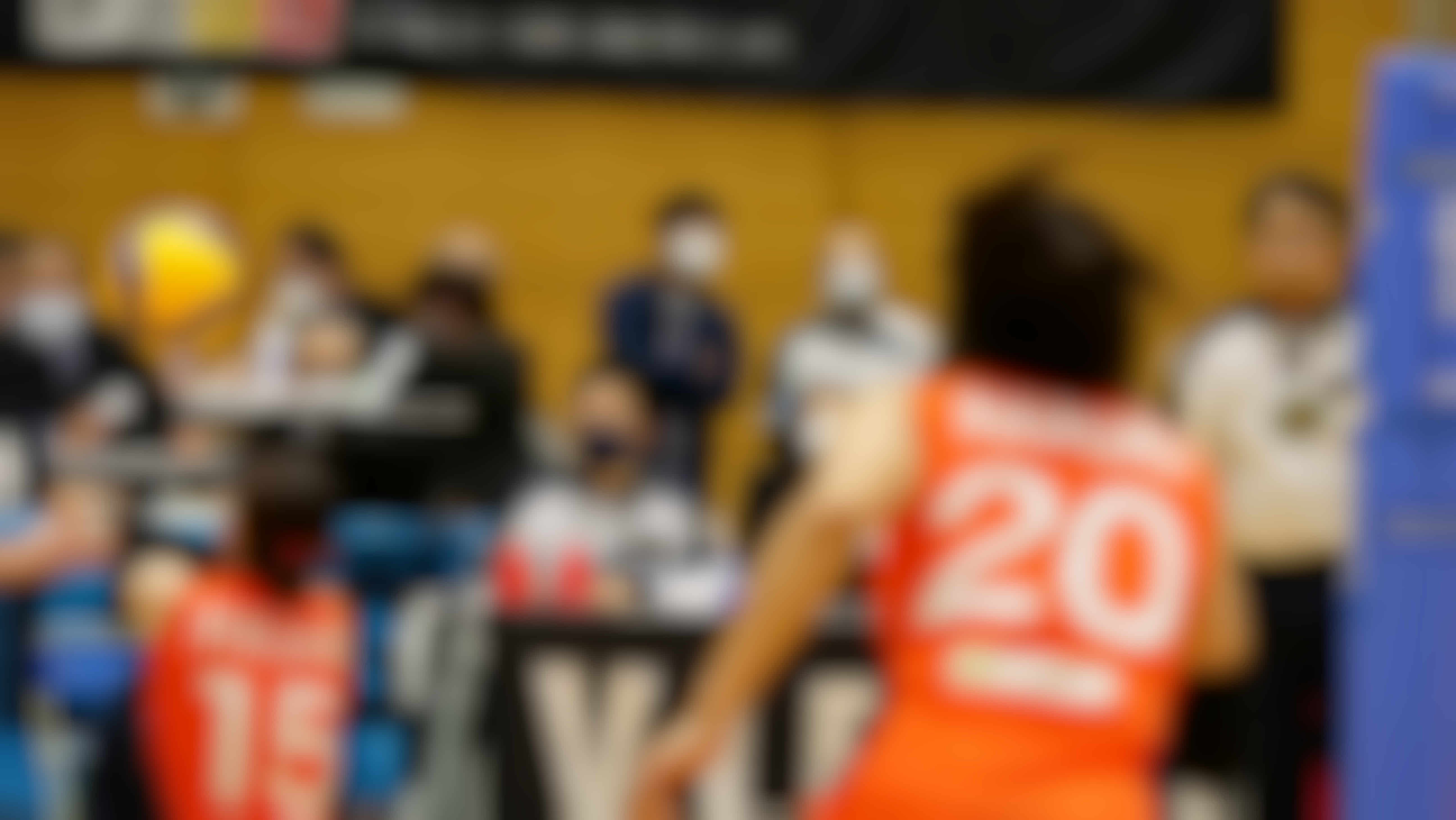 コートの女神たち＃087：【5K画像】 空中戦の一瞬に燃える視線 | アダルト動画販売マーケットのAdama(アダマ)