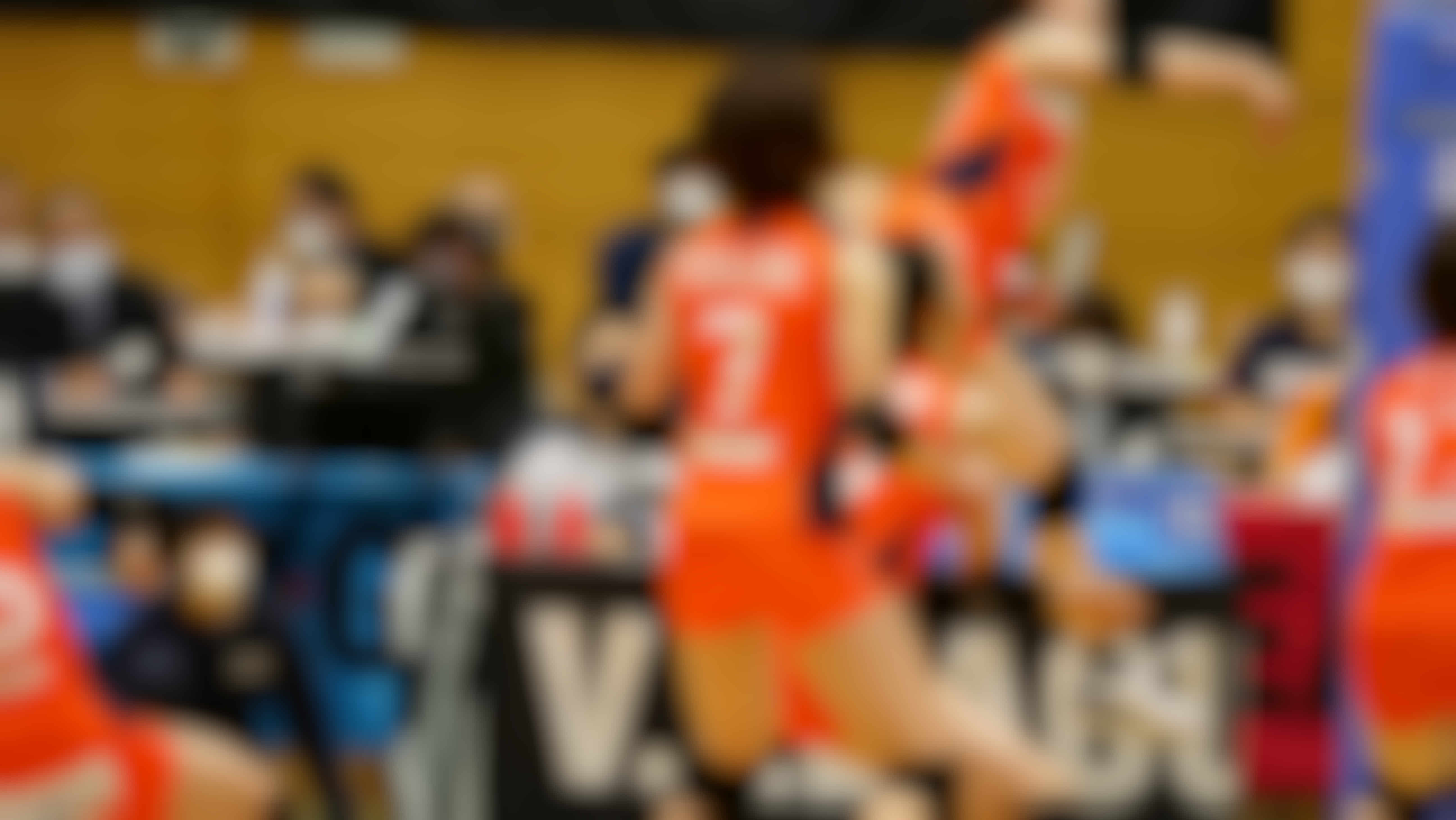 コートの女神たち＃087：【5K画像】 空中戦の一瞬に燃える視線 | アダルト動画販売マーケットのAdama(アダマ)